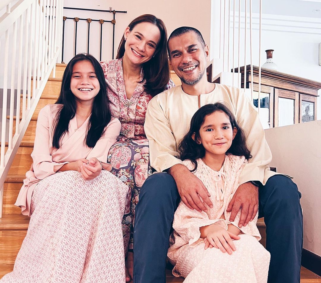 Jarang Tersorot! Inilah 5 Potret Cantik Aishah Sinclair Sang Adik ...