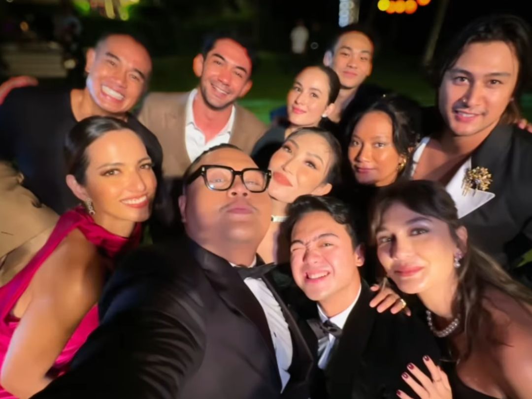 Ekspresi Luna Maya Dapat Lemparan Bunga Pengantin di Resepsi BCL, Netizen 'Gas Tahun Depan Nyusul'