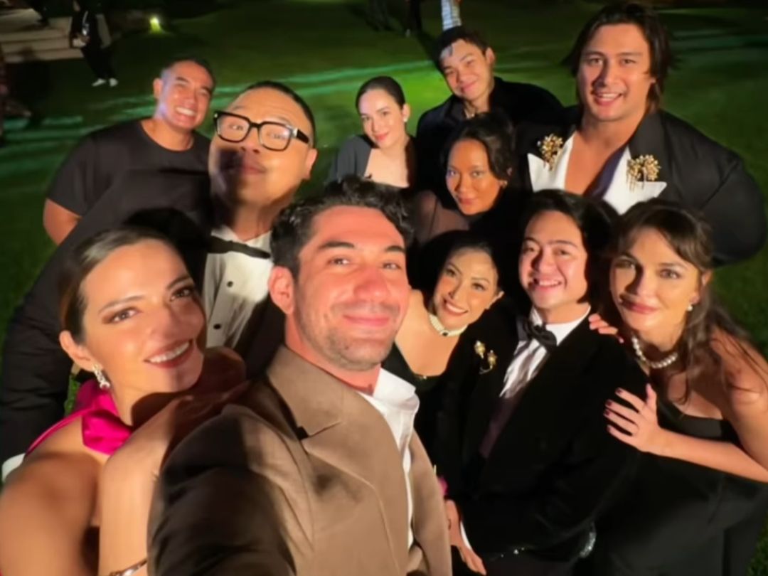 Ekspresi Luna Maya Dapat Lemparan Bunga Pengantin di Resepsi BCL, Netizen 'Gas Tahun Depan Nyusul'