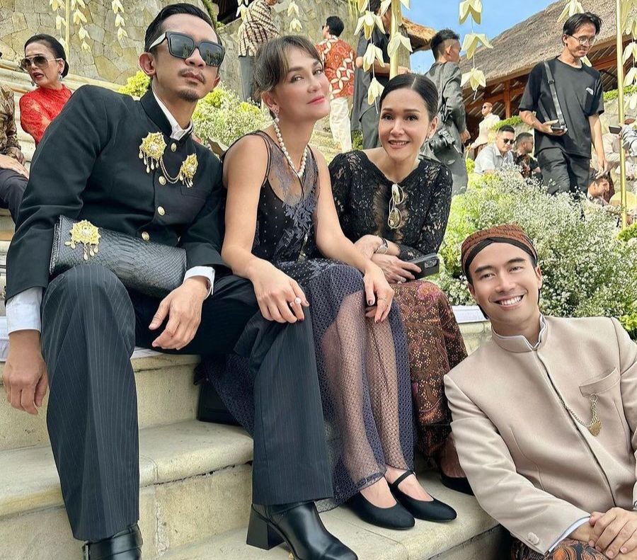 Ganteng dan Gagah! Intip 10 Gaya Aming saat Hadir di Pernikahan BCL dan ... Ganteng dan Gagah! Intip 10 Gaya Aming saat Hadir di Pernikahan BCL dan ...