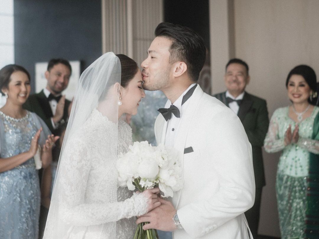 10 Potret Wedding Kiss Para Seleb, BCL dan Tiko Bikin Baper