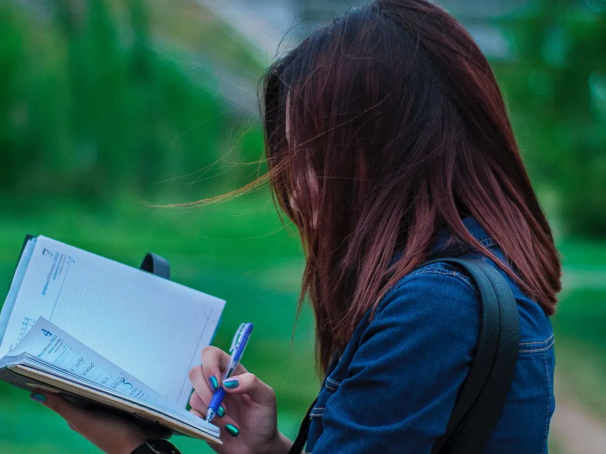 Deskripsi adalah Pemaparan dengan Kata-Kata, Berikut Ciri-Ciri dan ...