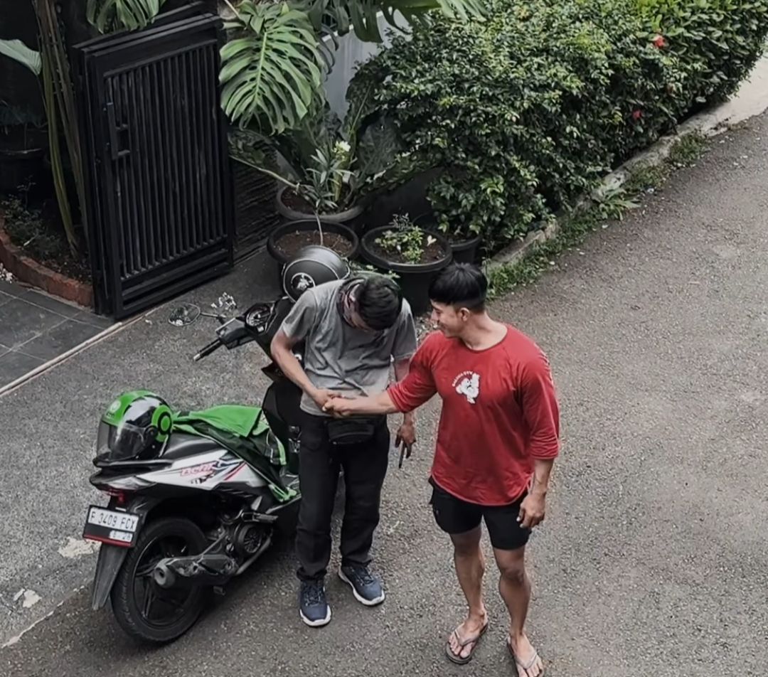 Awalnya Foto Bareng, Ruri Vokalis Repvblik Tiba-Tiba Bikin Sopir Ojol ...