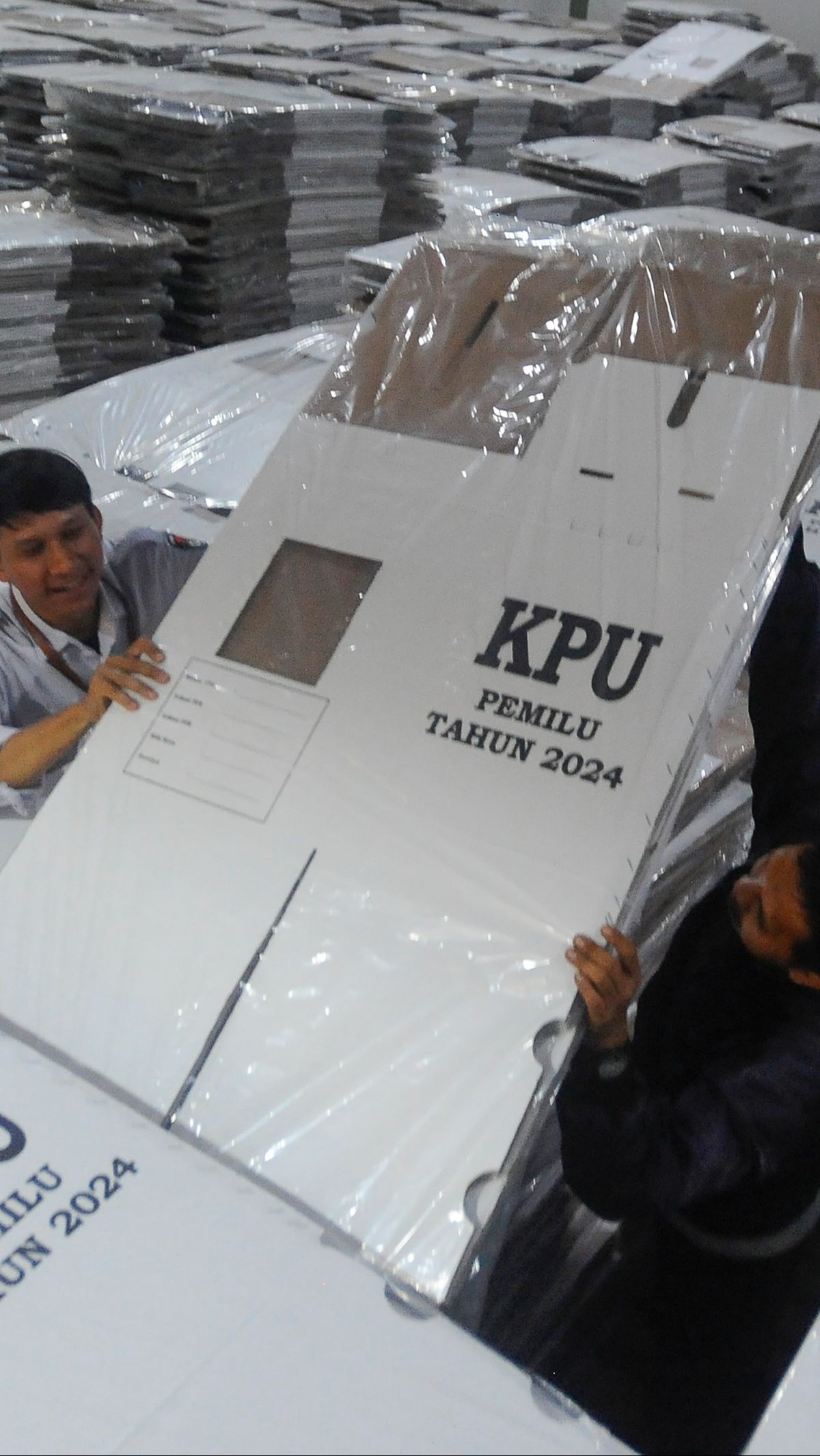 FOTO: Jutaan Kotak Suara Telah Didistribusikan Jelang Pemilu 2024