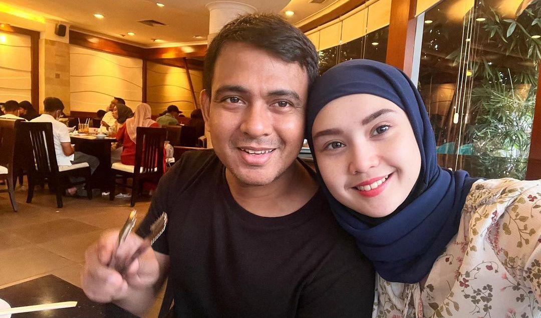 8 Potret Keluarga Aktor Zaky Zimah dan Istri yang Beda Usia 19 tahun ...
