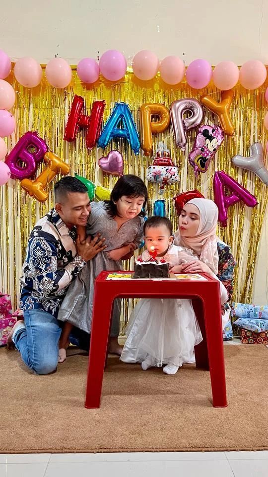 8 Potret Keluarga Aktor Zaky Zimah dan Istri yang Beda Usia 19 tahun ...