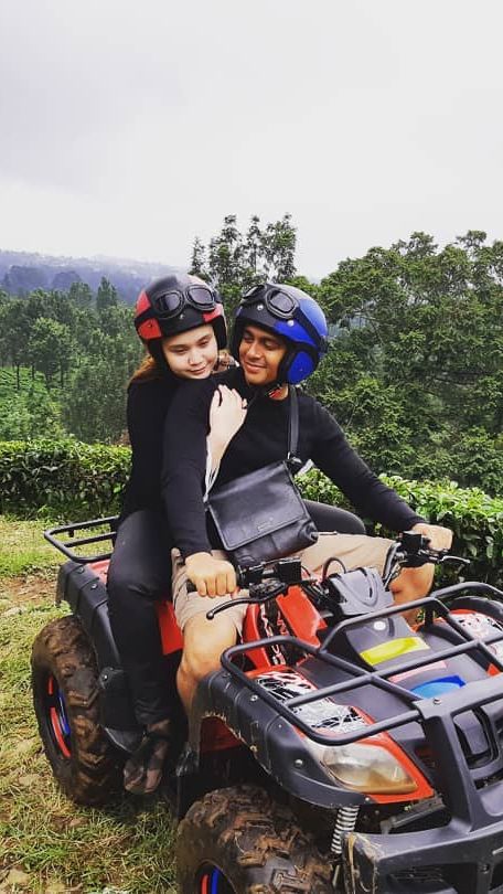 8 Potret Keluarga Aktor Zaky Zimah dan Istri yang Beda Usia 19 tahun ...