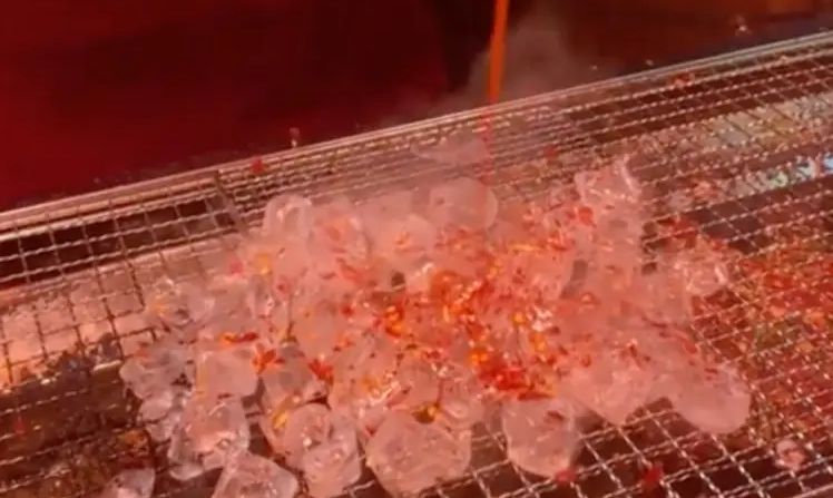 “Grilled Ice Cubes” Become The ‘Trend’ Street Food in China | trstdly ...