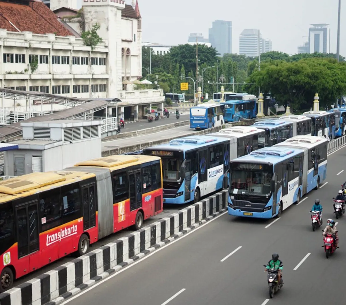 Ratusan Bus Transjakarta Bersiap Masuk 'Kandang'
