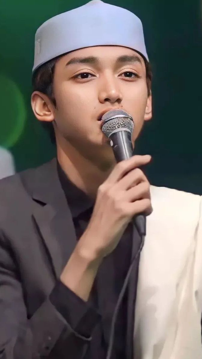 Potret Gus Azmi, Vokalis Grup Selawat Ponpes Probolinggo Suaranya ...