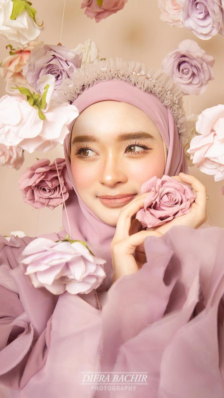Bak Princess, Ini Gaya Pemotretan Inara Rusli yang Penuh Bunga