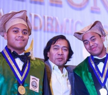 Rela 'Tak Makan' demi Pendidikan Anak, Ini Potret Anak Kembar Komeng ...