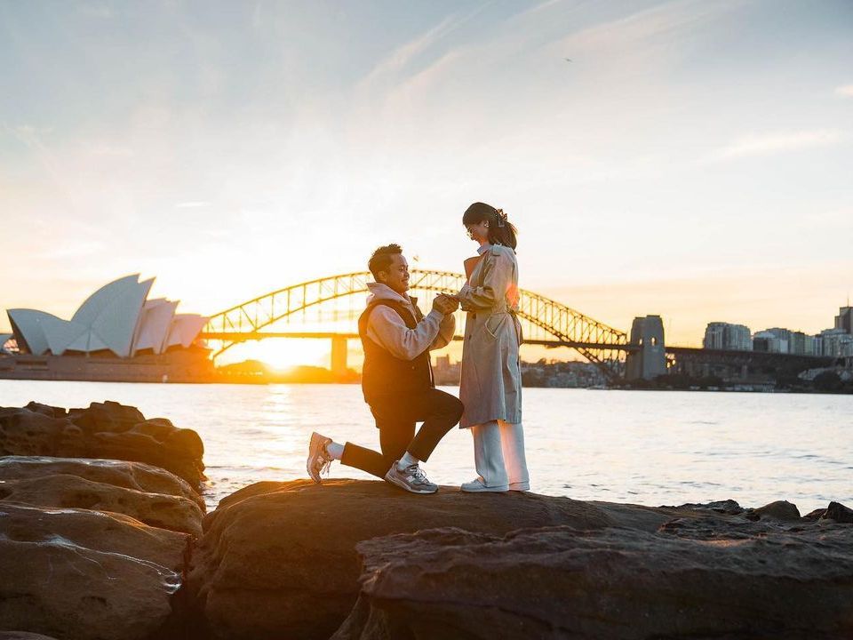 Romantis Banget, Intip Potret Anthony Sinisuka Ginting Melamar Sang Kekasih