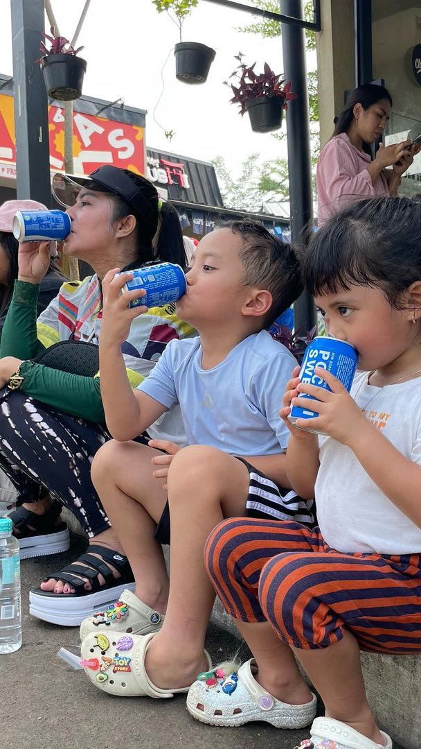 Hobi Hang Out Bareng Cucu, Intip Momen Viens Tasman Bersama Xabiru dan ...