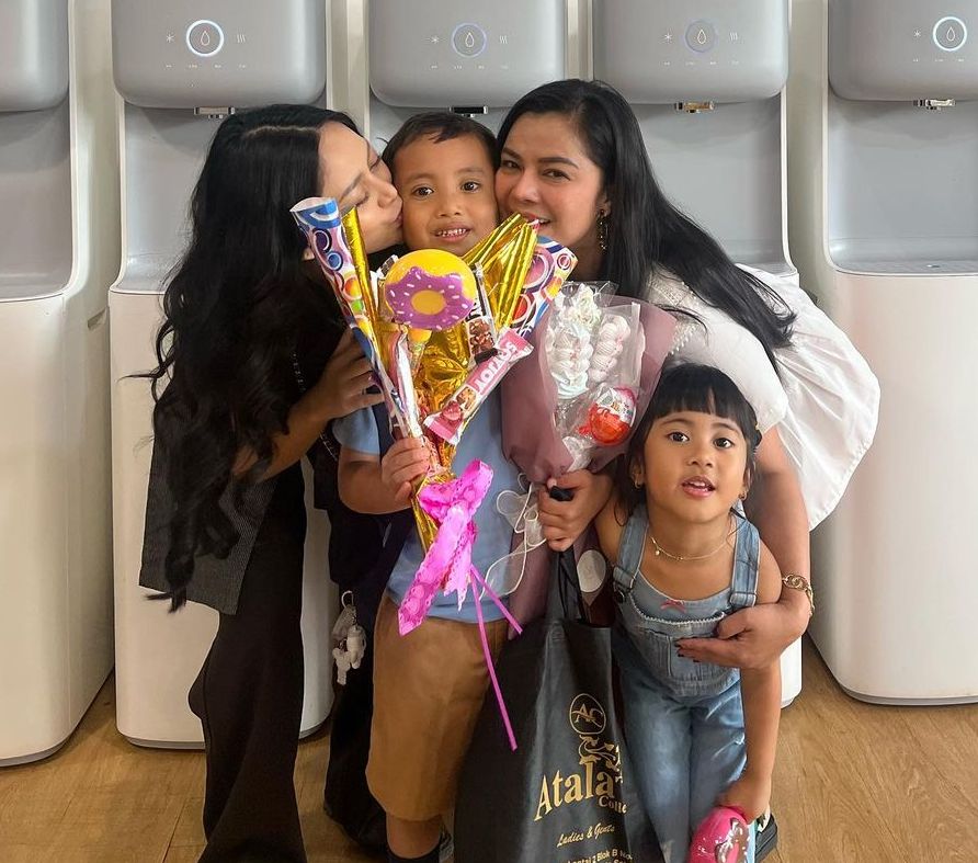 Hobi Hang Out Bareng Cucu, Intip Momen Viens Tasman Bersama Xabiru dan ...