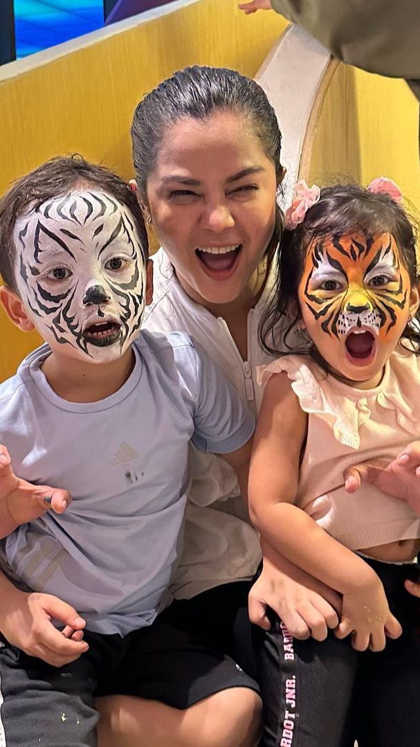 Hobi Hang Out Bareng Cucu, Intip Momen Viens Tasman Bersama Xabiru dan ...