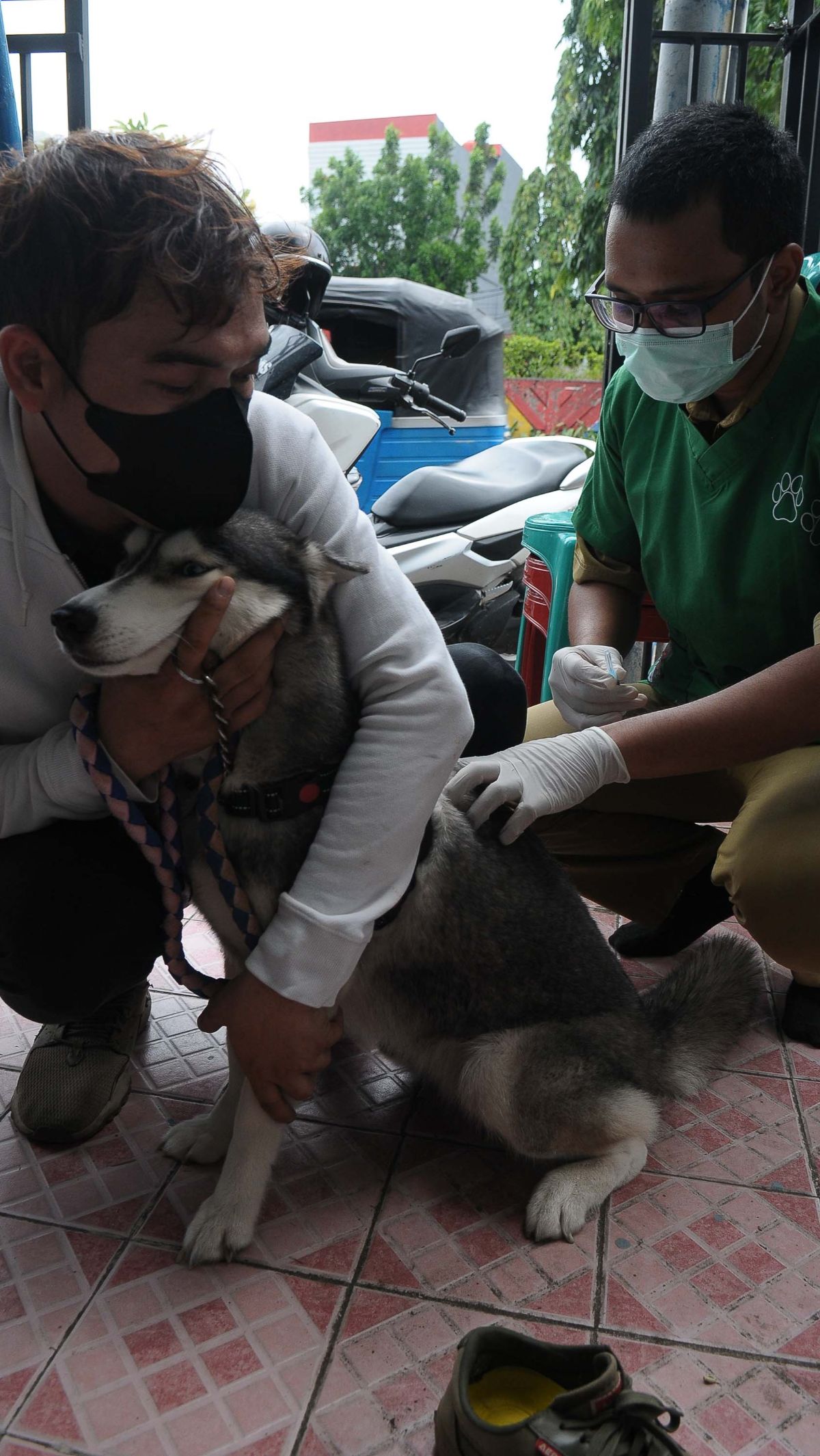 FOTO: Suntikan Vaksin Anti Virus Terus Digencarkan Pemprov DKI Jakarta ...