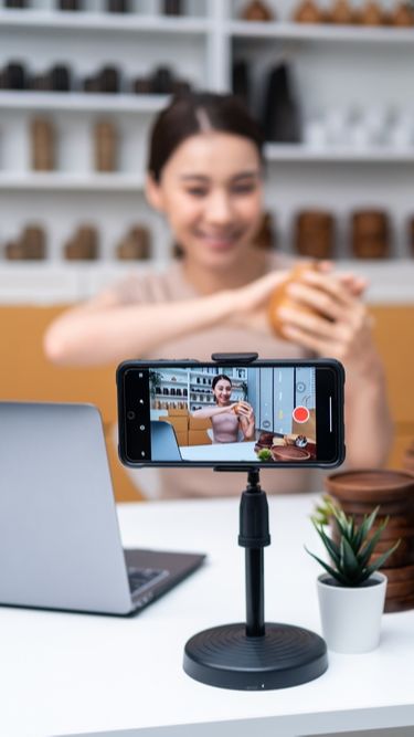 Transaksi pada Puncak 7.7 Shopee Live Bombastis Sale Meroket hingga 12 ...