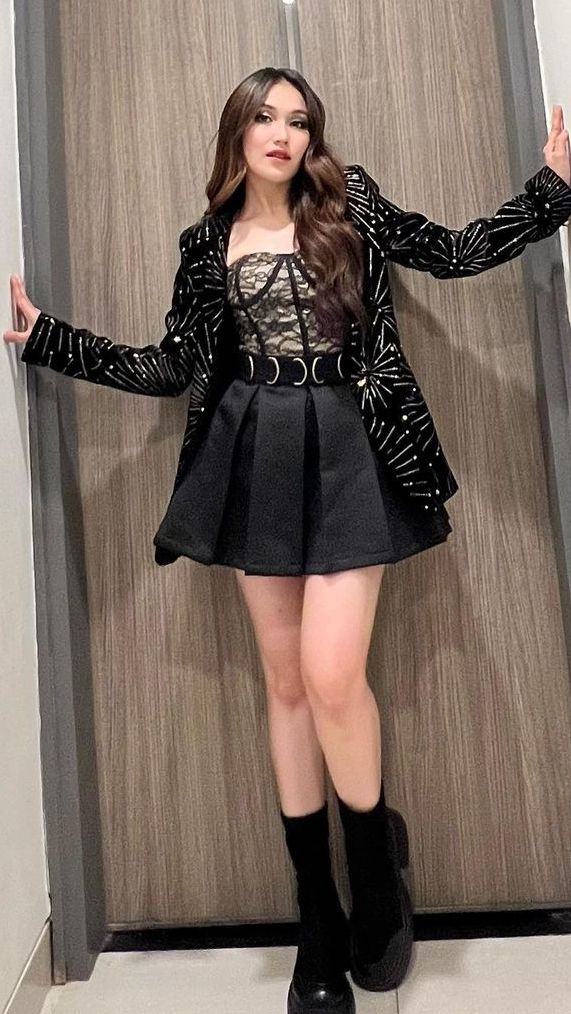 Gaya Manggung Kerap Jadi Sorotan, Intip Potret Ayu Ting Ting Pakai ... Gaya Manggung Kerap Jadi Sorotan, Intip Potret Ayu Ting Ting Pakai ...