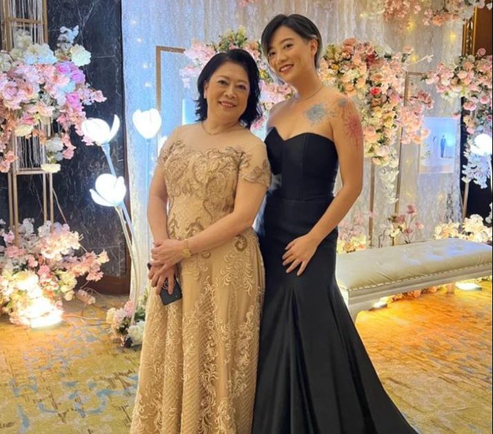 Biasa Tampil Tomboi hingga Kini Kenakan Gaun, Intip Potret Transformasi ...