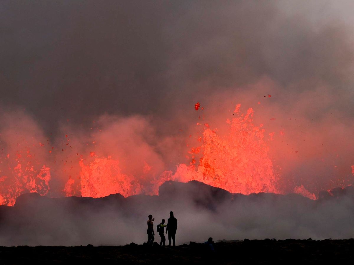 FOTO: Potret Menakjubkan Erupsi Gunung Api di Islandia yang Pikat Wisatawan