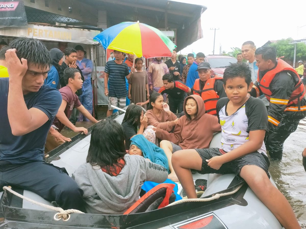 Hujan Deras Picu Banjir Di Sejumlah Wilayah Pesisir Sumbar Bpbd Kota
