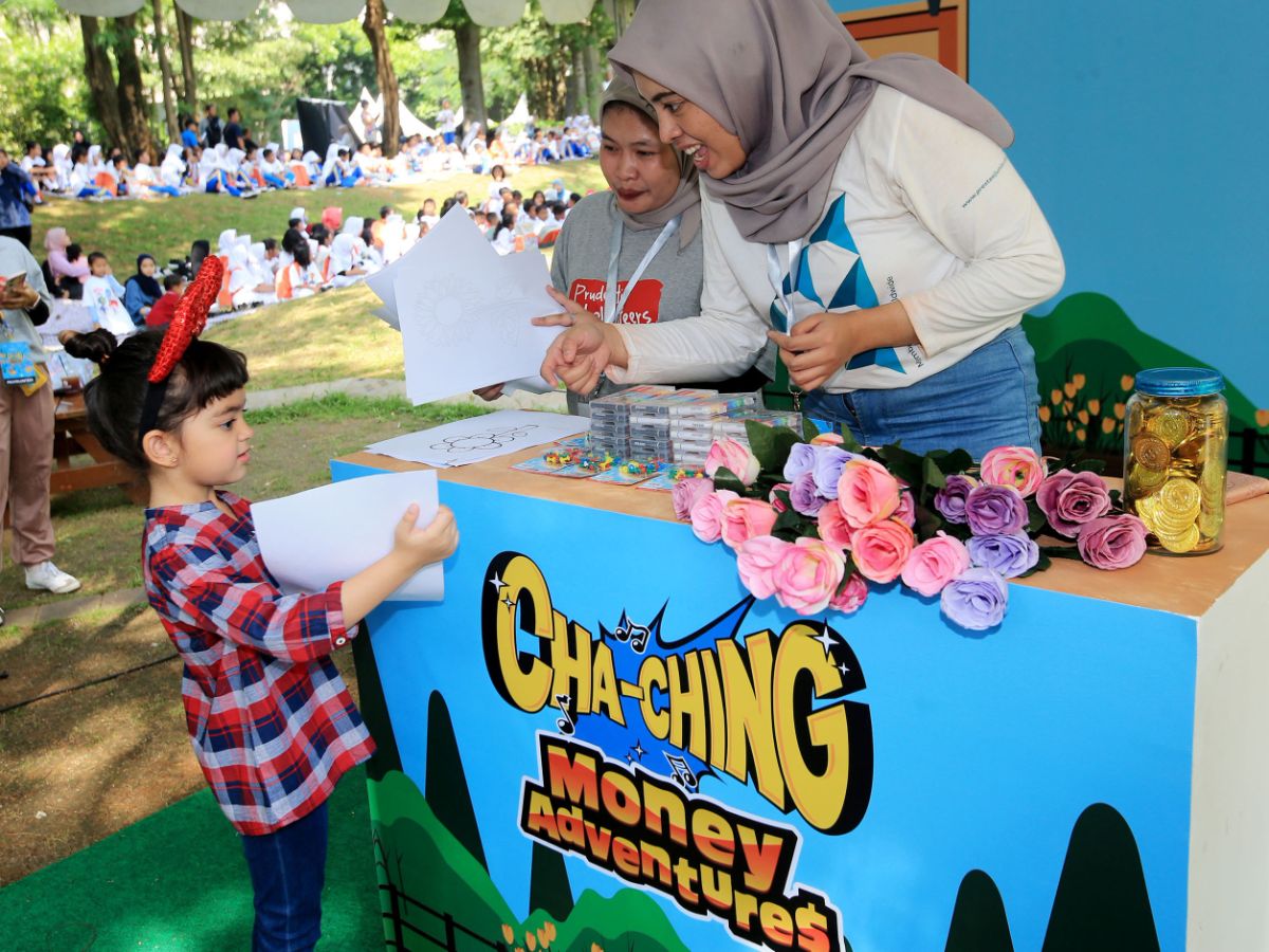 FOTO: Keseruan Anak-Anak Belajar Literasi Keuangan Lewat Game