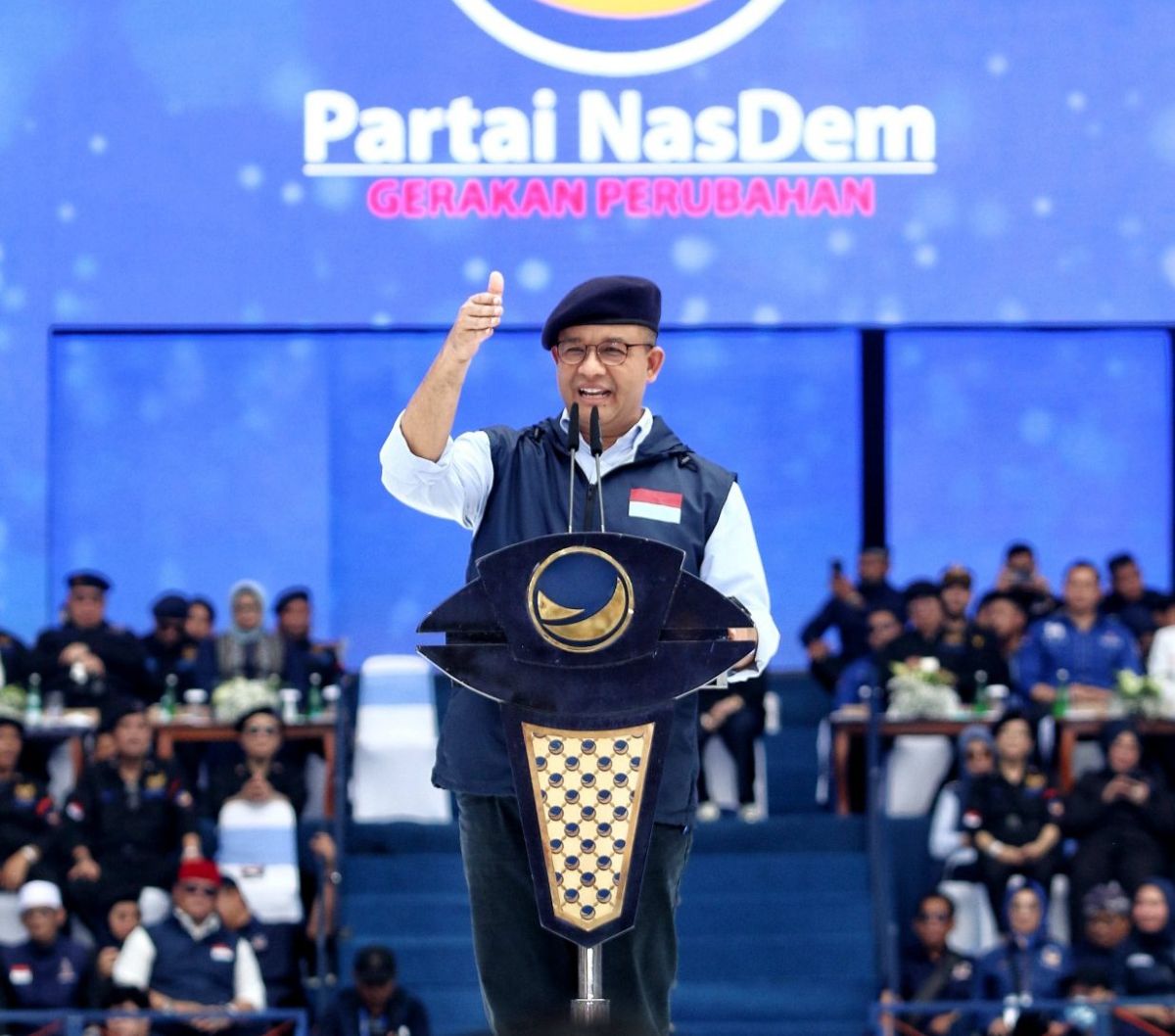 FOTO: Pakai Baret, Pidato 'Berapi-Api' Anies Baswedan Membakar Semangat ... FOTO: Pakai Baret, Pidato 'Berapi-Api' Anies Baswedan Membakar Semangat ...