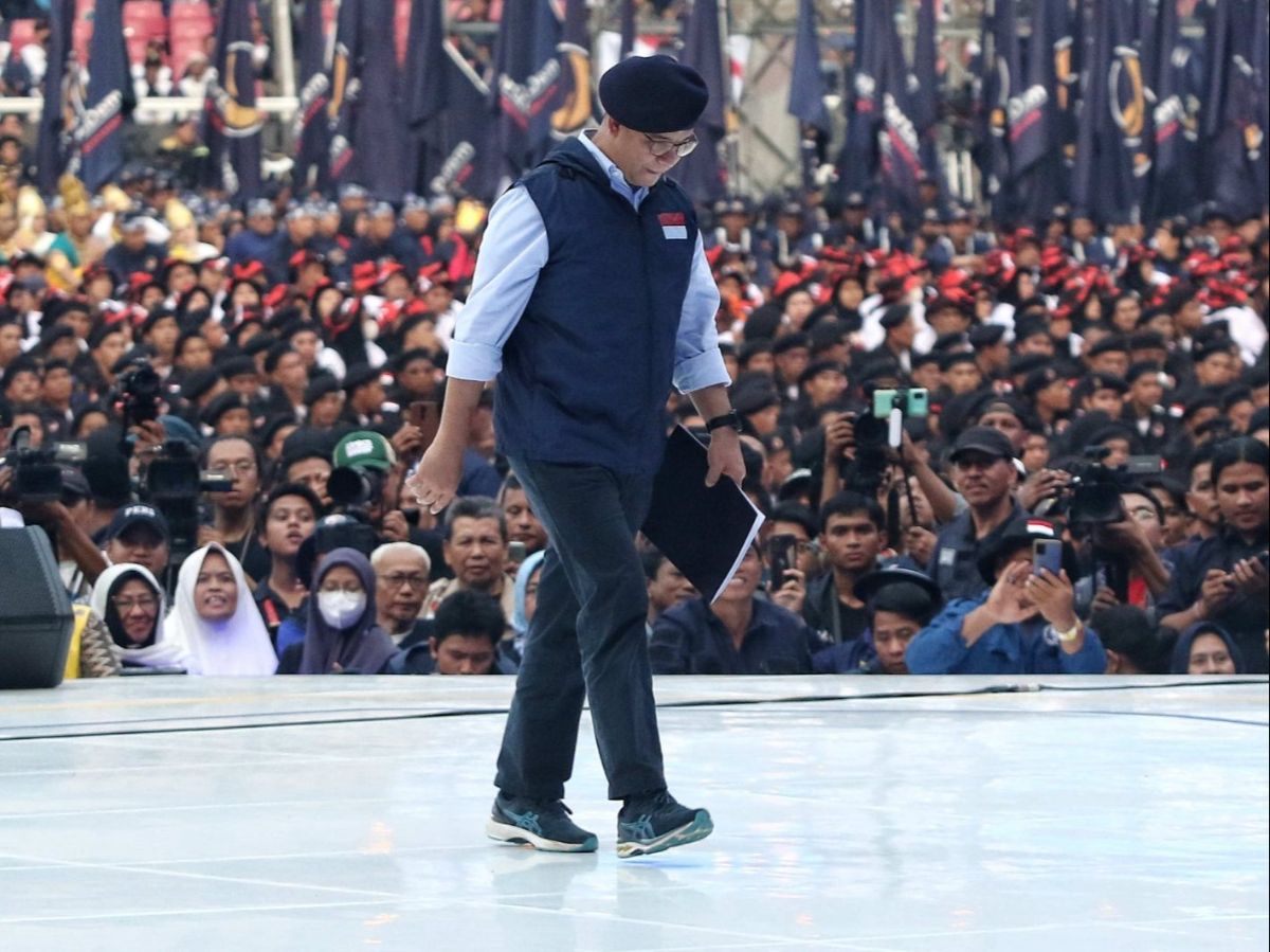 FOTO: Pakai Baret, Pidato 'Berapi-Api' Anies Baswedan Membakar Semangat ... FOTO: Pakai Baret, Pidato 'Berapi-Api' Anies Baswedan Membakar Semangat ...