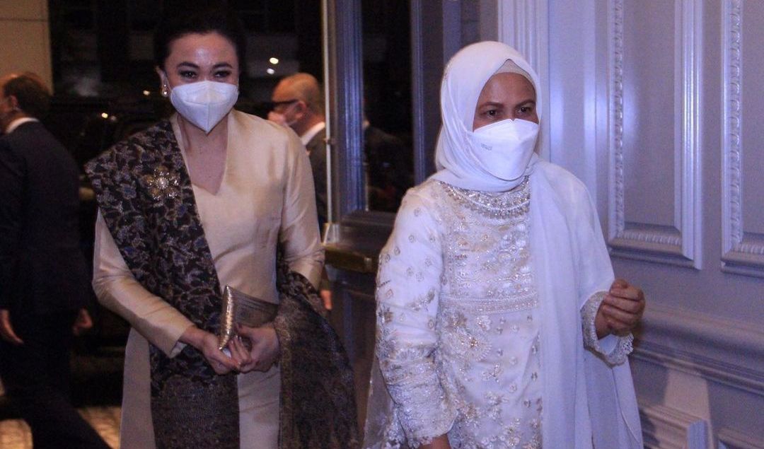 Selalu Tampil Elegan, Intip Gaya Busana Ayu Heni Istri Wamen BUMN Rosan ... Selalu Tampil Elegan, Intip Gaya Busana Ayu Heni Istri Wamen BUMN Rosan ...