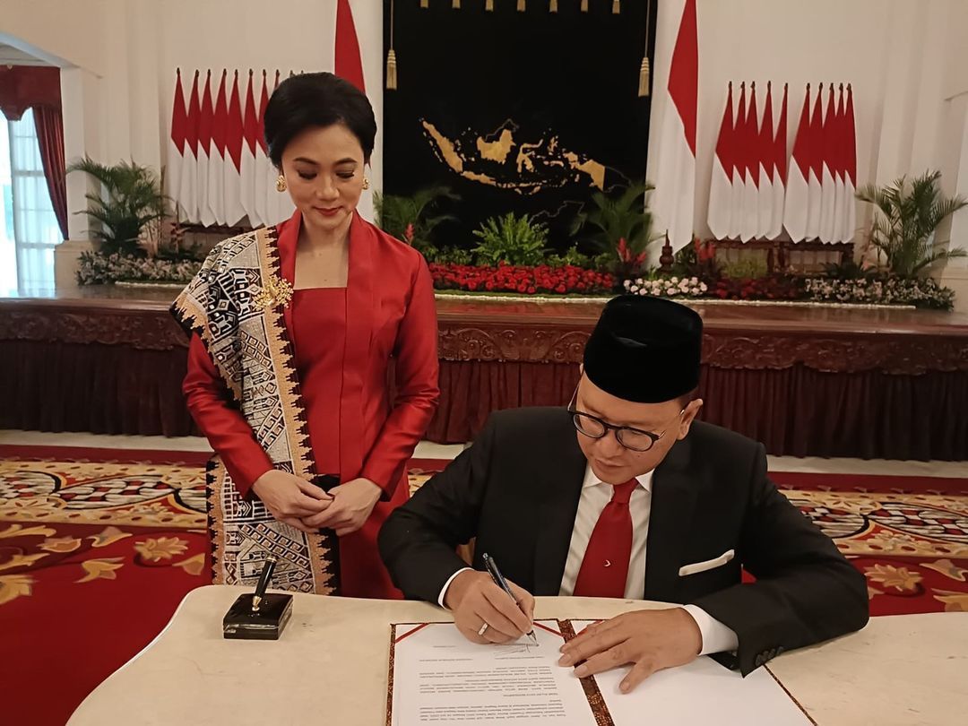 Selalu Tampil Elegan, Intip Gaya Busana Ayu Heni Istri Wamen BUMN Rosan Roeslani