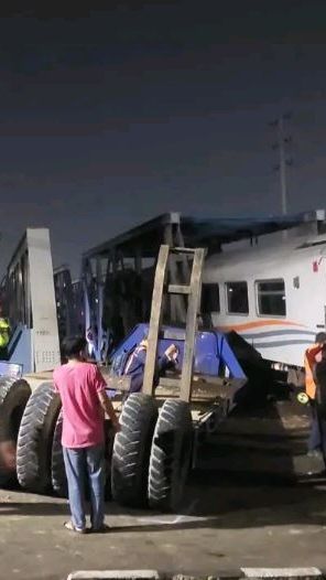 Fakta di Balik Tabrakan KA Brantas dengan Truk di Semarang, Masinis Selamat karena Lompat ke ...