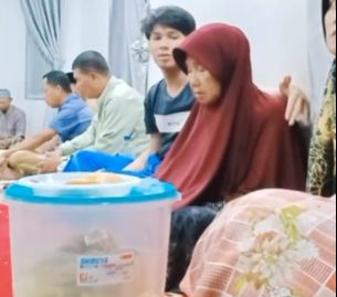 Aksi Iseng Cucu ke Nenek Ini Viral, Ekspresi Sang Nenek Bikin Terhibur