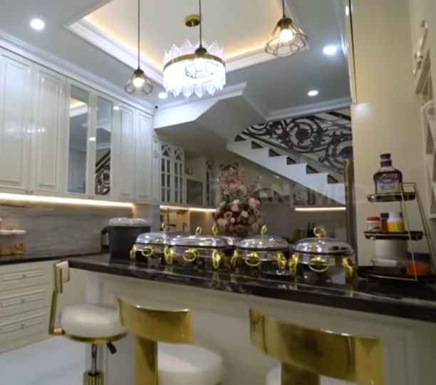 10 Potret Rumah Melvhina Pengusaha Tajir asal Palembang, Luasnya 1000 ...