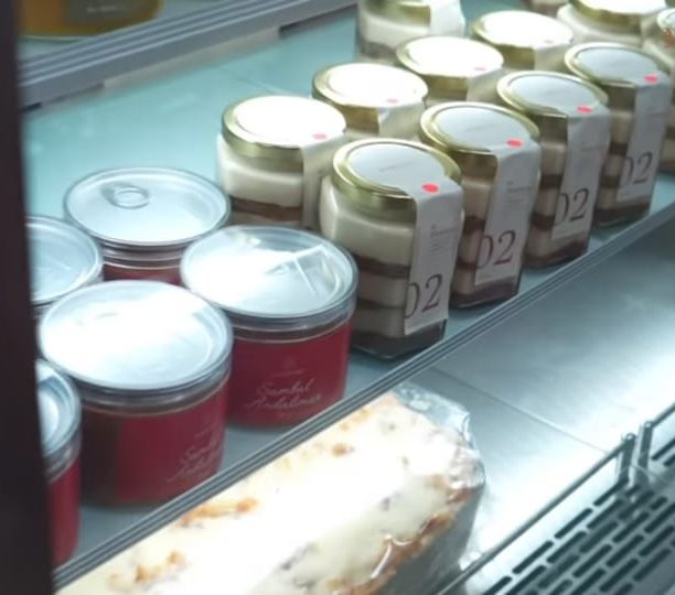 Potret Kafe 'Mamitoko' Milik Desiree Tarigan, Tempatnya Mungil tapi Estetik