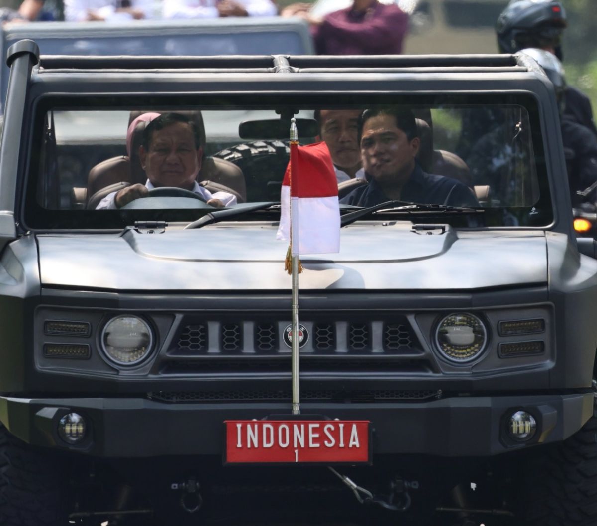 Saat Jokowi Dan Iriana Persilakan Prabowo Erick Memimpin Di Depan