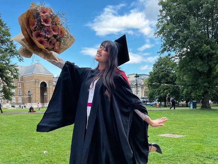 10 Potret Cantik Amanda Caesa Anak Parto Patrio saat Wisuda di Inggris ...
