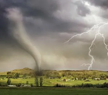 Angin Puting Beliung Terjang Pusat Kota Jember, BPBD Imbau Warga Waspada