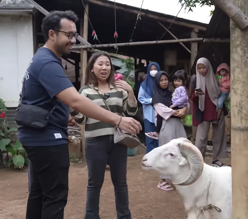 Kiky Saputri Ajak Suami Pulang Kampung ke Garut Lihat Tanah yang Akan Dibangun dan Domba