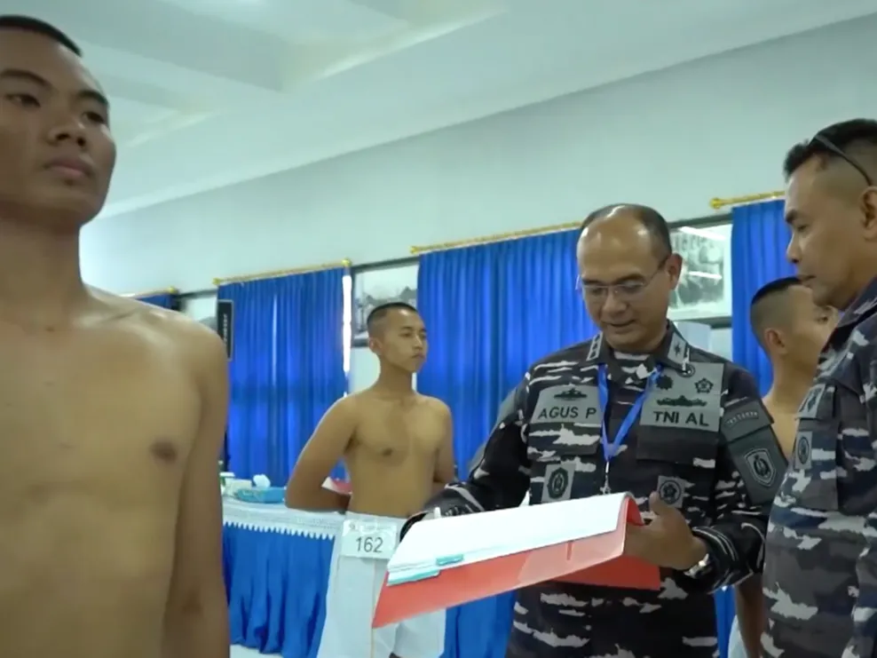 Wajah Tegang Calon Taruna Angkatan Laut Dihampiri Jenderal Bintang 4 TNI