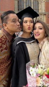 Potret Alifiya Anak Dede Yusuf Wisuda di Kampus Inggris, Cantik dan ...