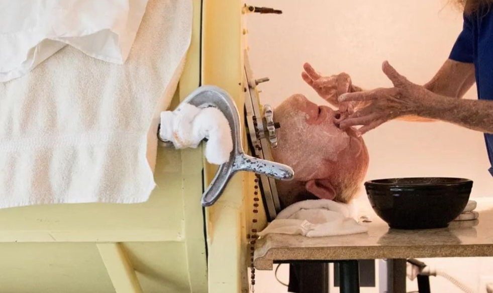 Man Has Spent 70 Years Living in An Iron Lung Machine | trstdly.com