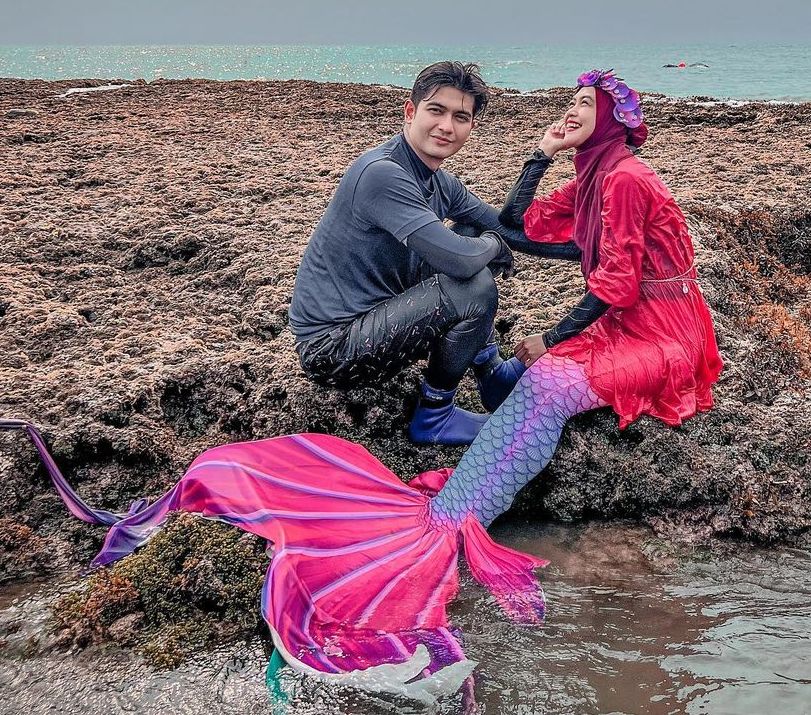 Sama-Sama Jadi Mermaid, Intip Adu Gaya Ria Ricis dan dr. Shindy Putri
