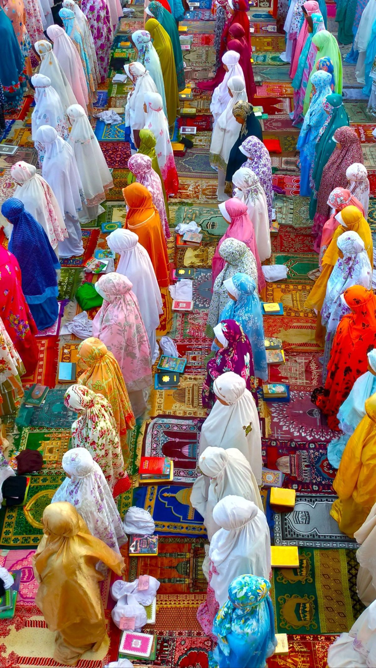Sempat Viral di Medsos, Ini Klarifikasi Seorang Perempuan Jadi Imam ... Sempat Viral di Medsos, Ini Klarifikasi Seorang Perempuan Jadi Imam ...