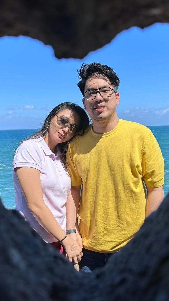 Della Puspita Pamer Kemesraan Bareng Suami Baru, Begini Potretnya Della Puspita Pamer Kemesraan Bareng Suami Baru, Begini Potretnya