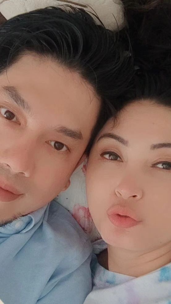 Della Puspita Pamer Kemesraan Bareng Suami Baru, Begini Potretnya Della Puspita Pamer Kemesraan Bareng Suami Baru, Begini Potretnya