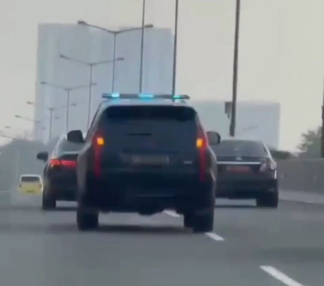 Viral Pajero Pelat Polisi Ugal-ugalan di Jalan Tol, Nyaris Senggol Mobil Lain
