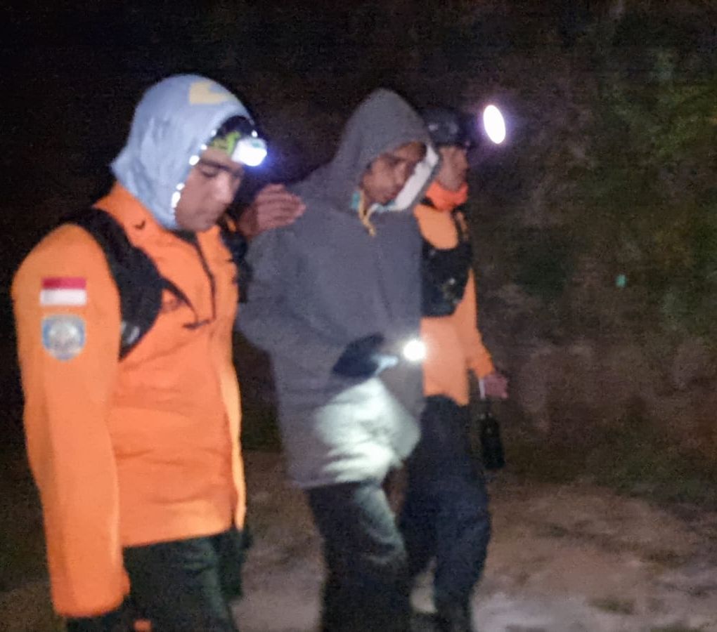 Tim Sar Tembus Gelapnya Malam Di Gunung Bawakaraeng Demi Evakuasi