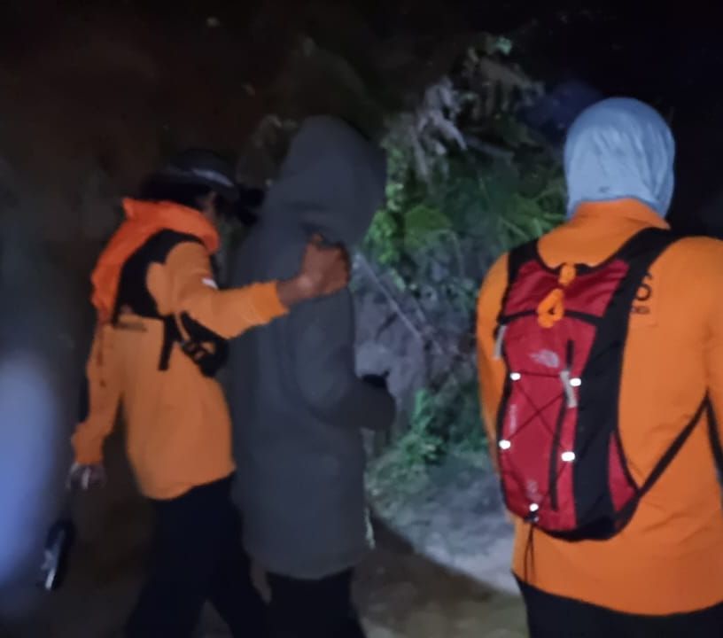 Tim Sar Tembus Gelapnya Malam Di Gunung Bawakaraeng Demi Evakuasi