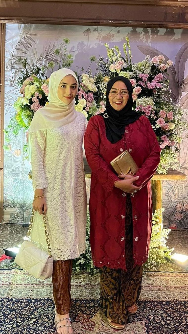 Dapat Wejangan, Ini Potret Kedekatan Citra Kirana dengan Sang Mama